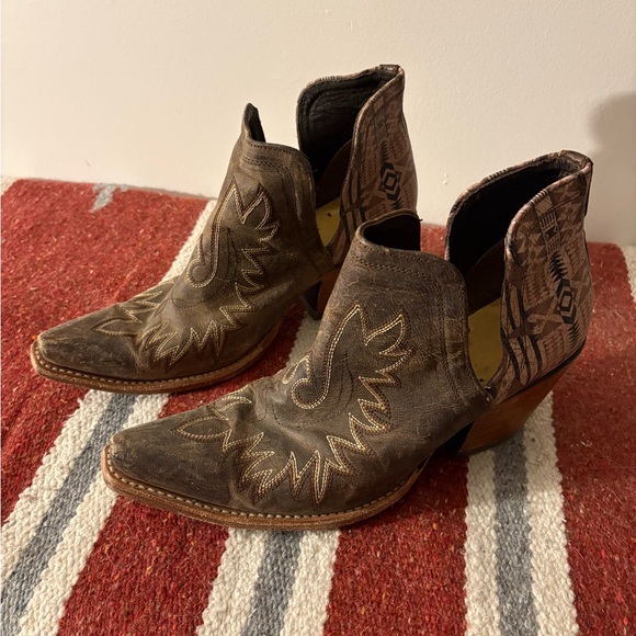 Ariat | Shoes | Ariatpendleton Dixon Booties Euc | Poshmark
